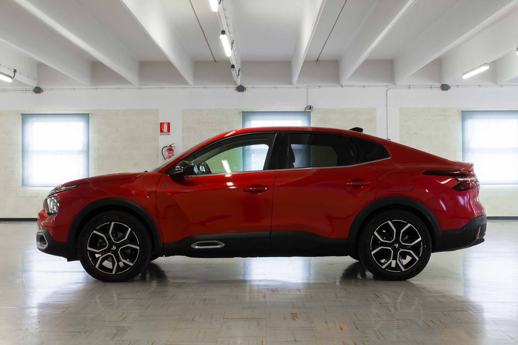 Citroen E-C4 X 136CV Shine Pack usata - InternazionaleAuto